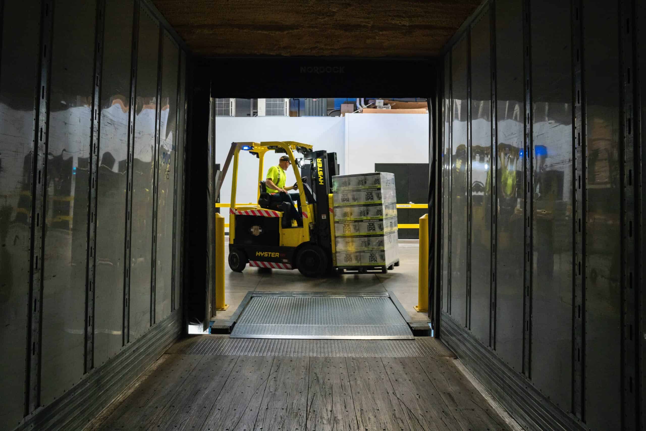 Commercial Liftgate Delivery: How to Streamline Your Operations