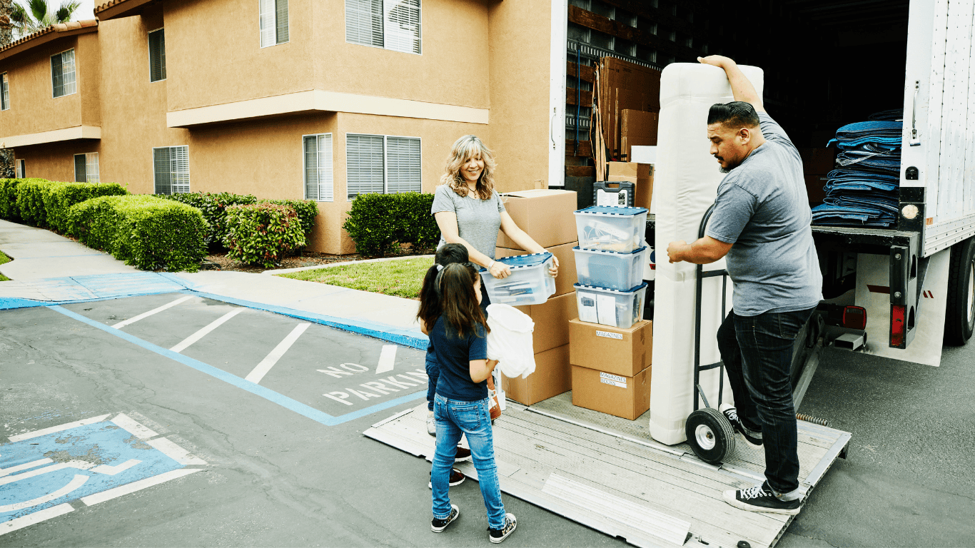 Delivery Truck with Liftgate: The Guide for Businesses | Ray Hamilton
